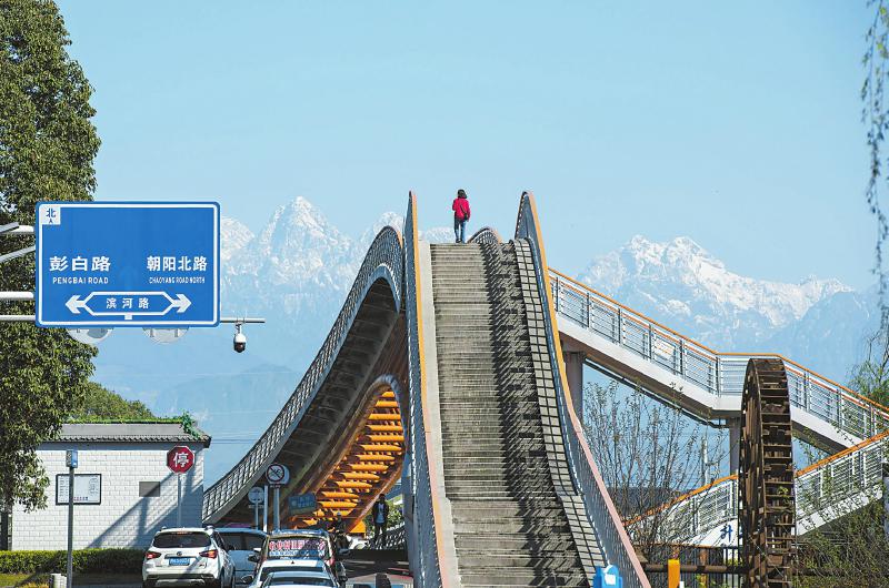 成都一周三次“推窗见雪山”---四川日报电子版